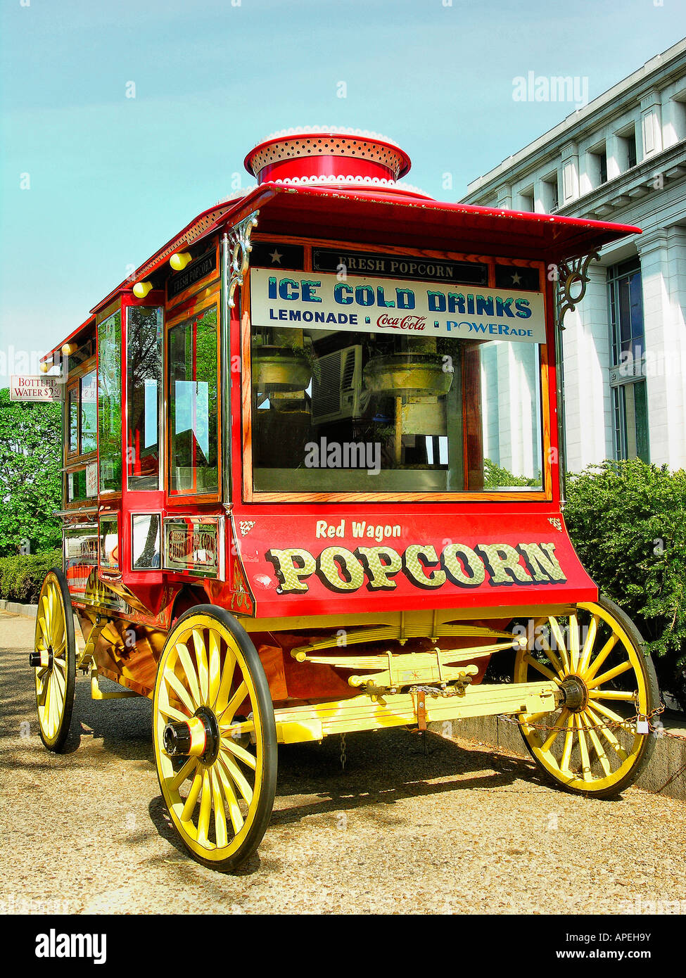 Old fashioned popcorn cart in Washington DC Stock Photo Alamy
