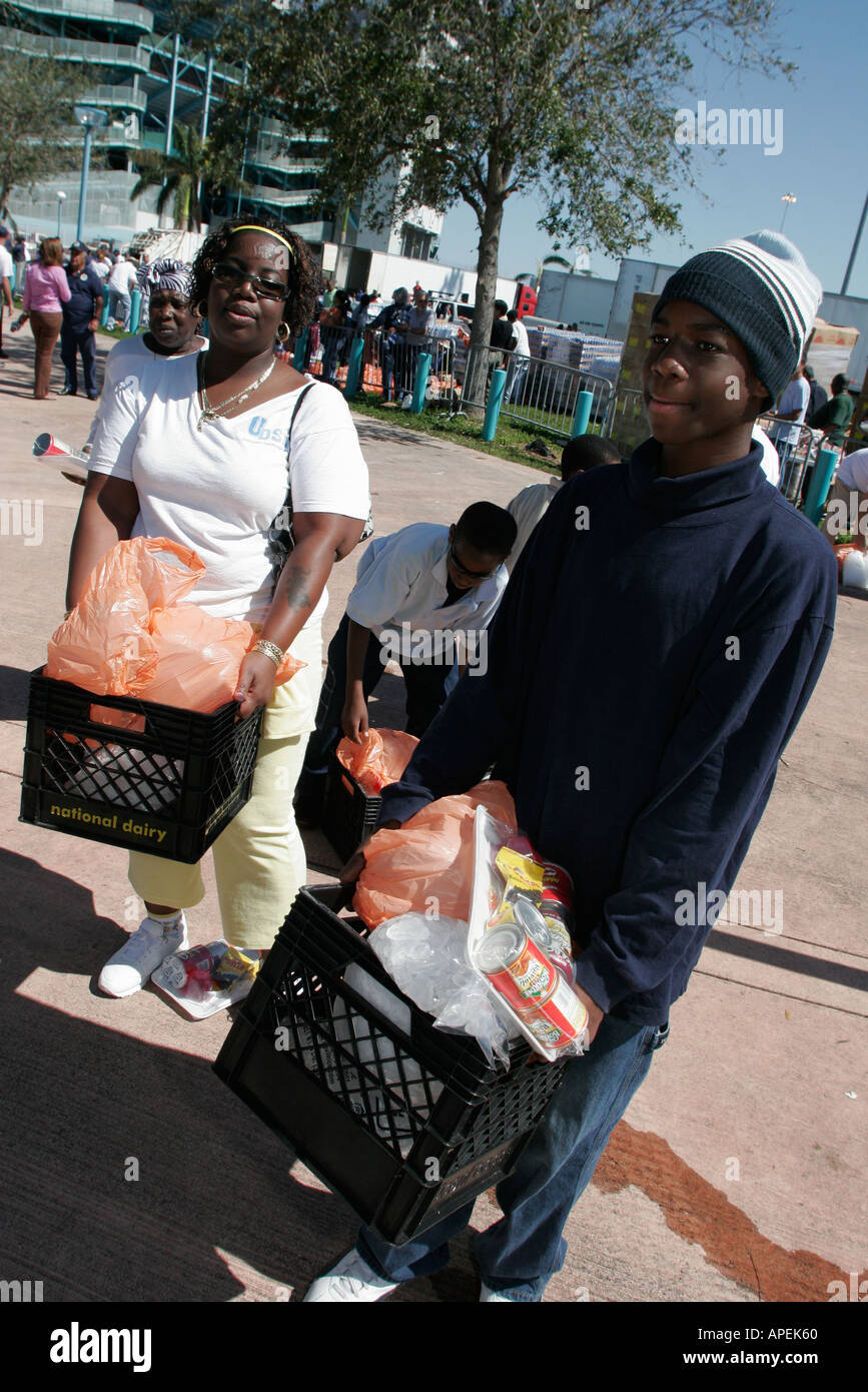 Miami Florida,Orange Bowl,weather,Hurricane Wilma,free food,water,ice ...