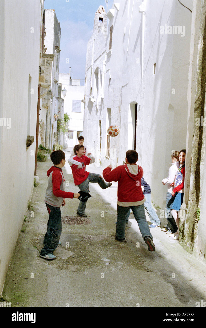 Italy kids playing street hi-res stock photography and images - Alamy