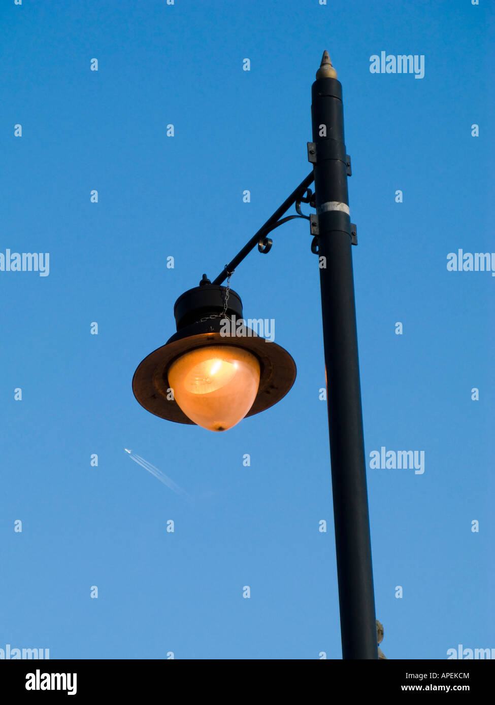 Passing jet hi-res stock photography and images - Alamy