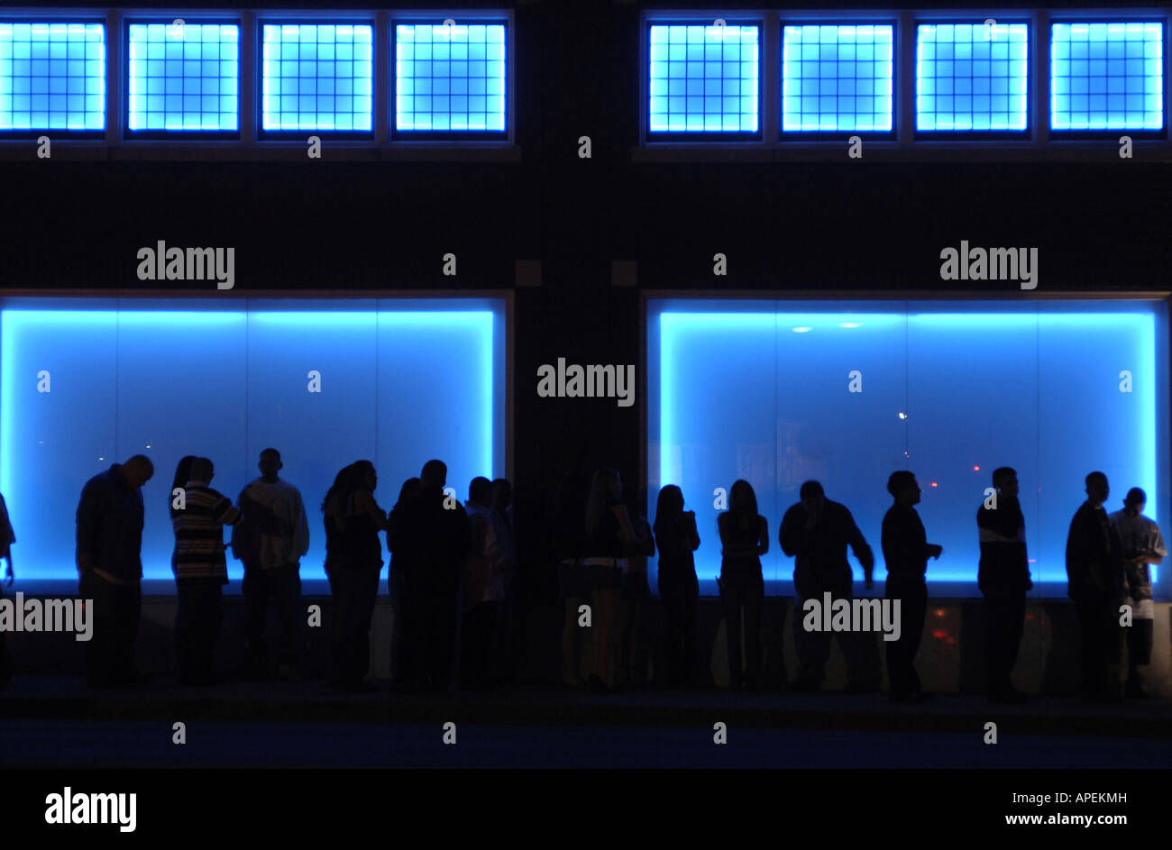 People waiting in line Stock Photo - Alamy