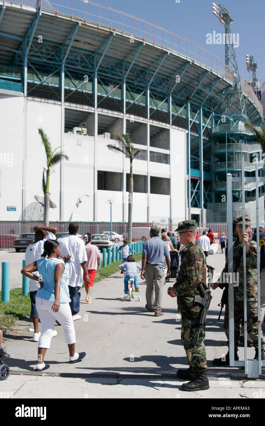 Miami Florida,Orange Bowl,weather,Hurricane Wilma,free food,water,ice ...