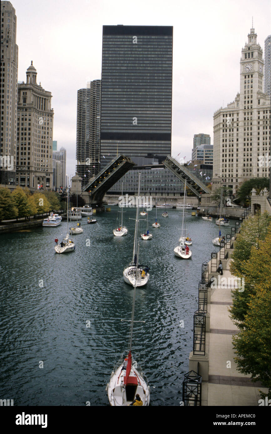 Draw bridge chicago hi-res stock photography and images - Alamy