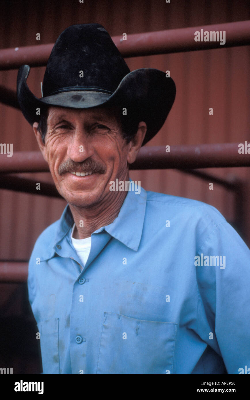 Cowboy alone hi-res stock photography and images - Alamy