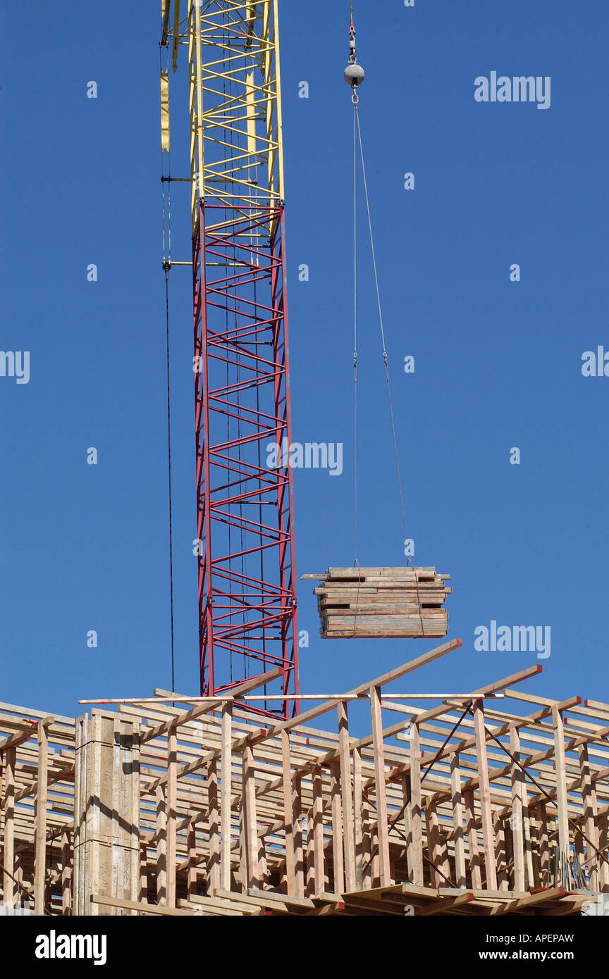Crane moving load hi-res stock photography and images - Alamy