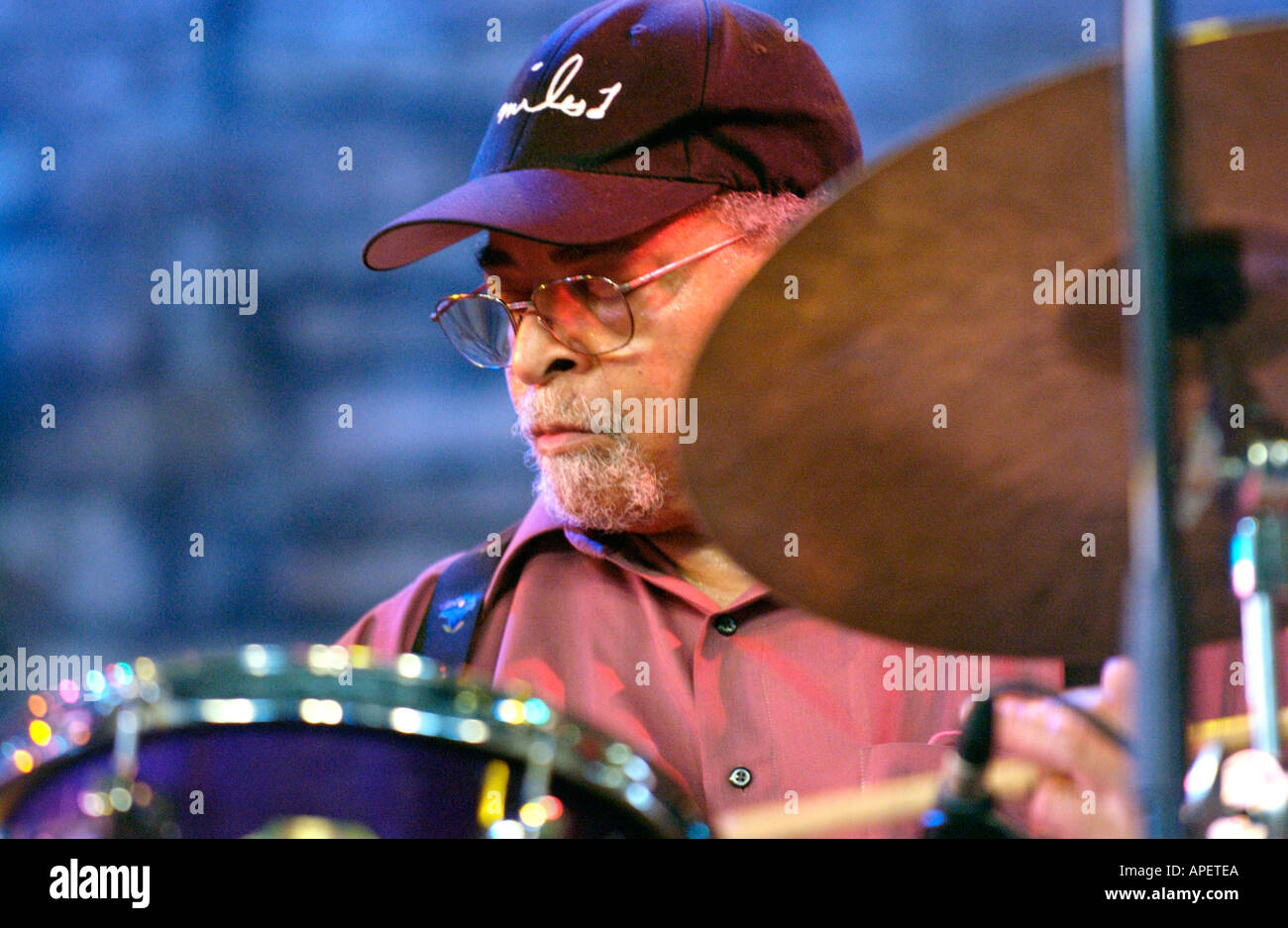 Legendary American jazz drummer Jimmy Cobb playing with The Charlie ...