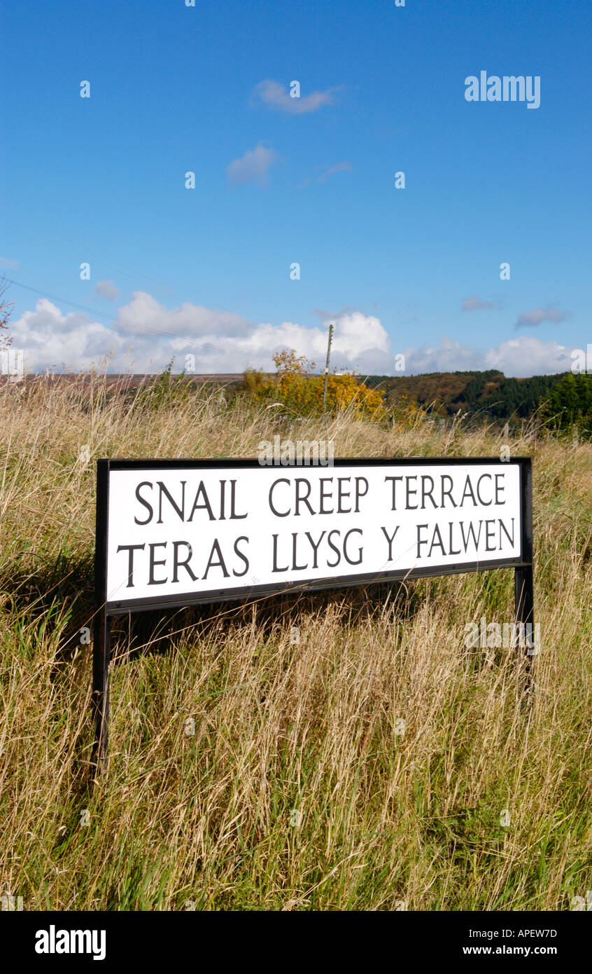 Bilingual welsh english street sign hi-res stock photography and images ...