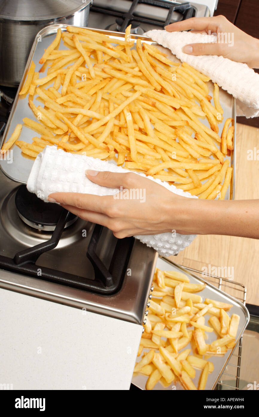 Girl chips kitchen hi-res stock photography and images - Alamy