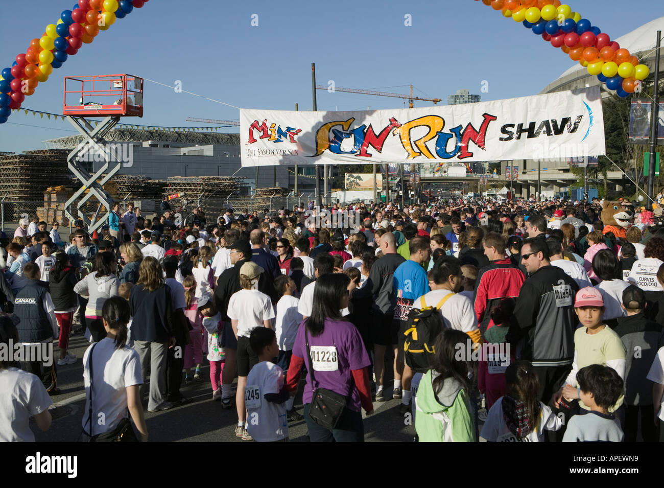 Vancouver Sun Fun Run Kids and Parents 2 5km Event Start of Rac Stock ...