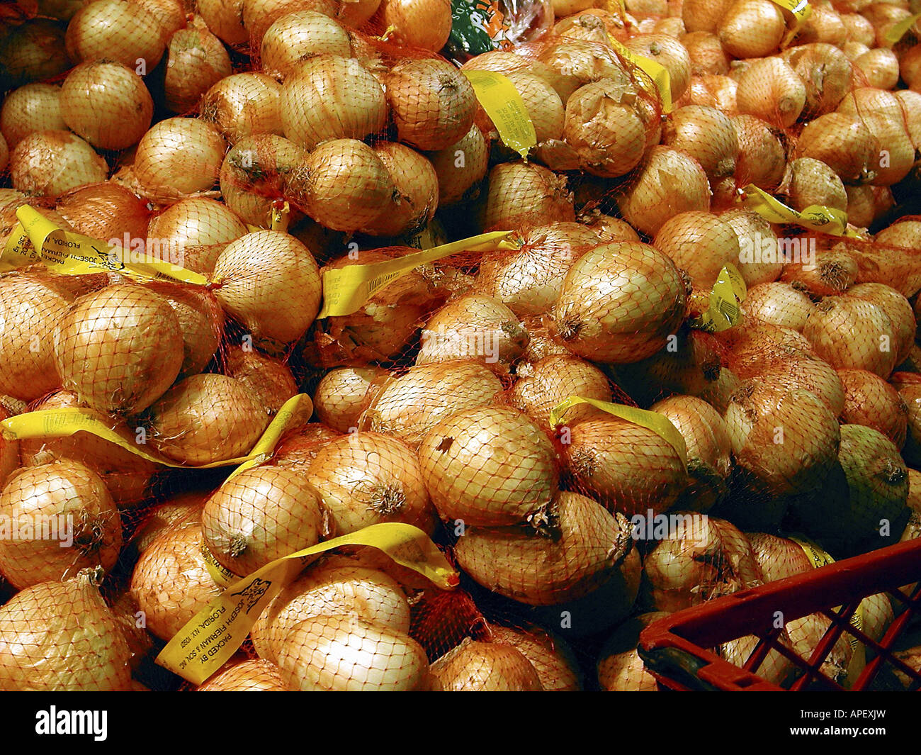 Red onions in plenty close hi-res stock photography and images - Alamy