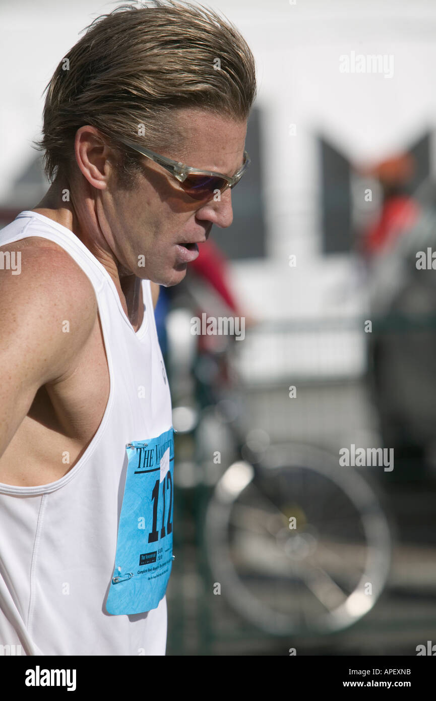 Run to finish line hi-res stock photography and images - Alamy