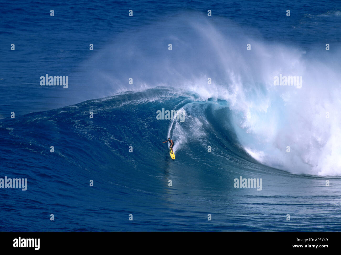 Jaws wave hi-res stock photography and images - Alamy