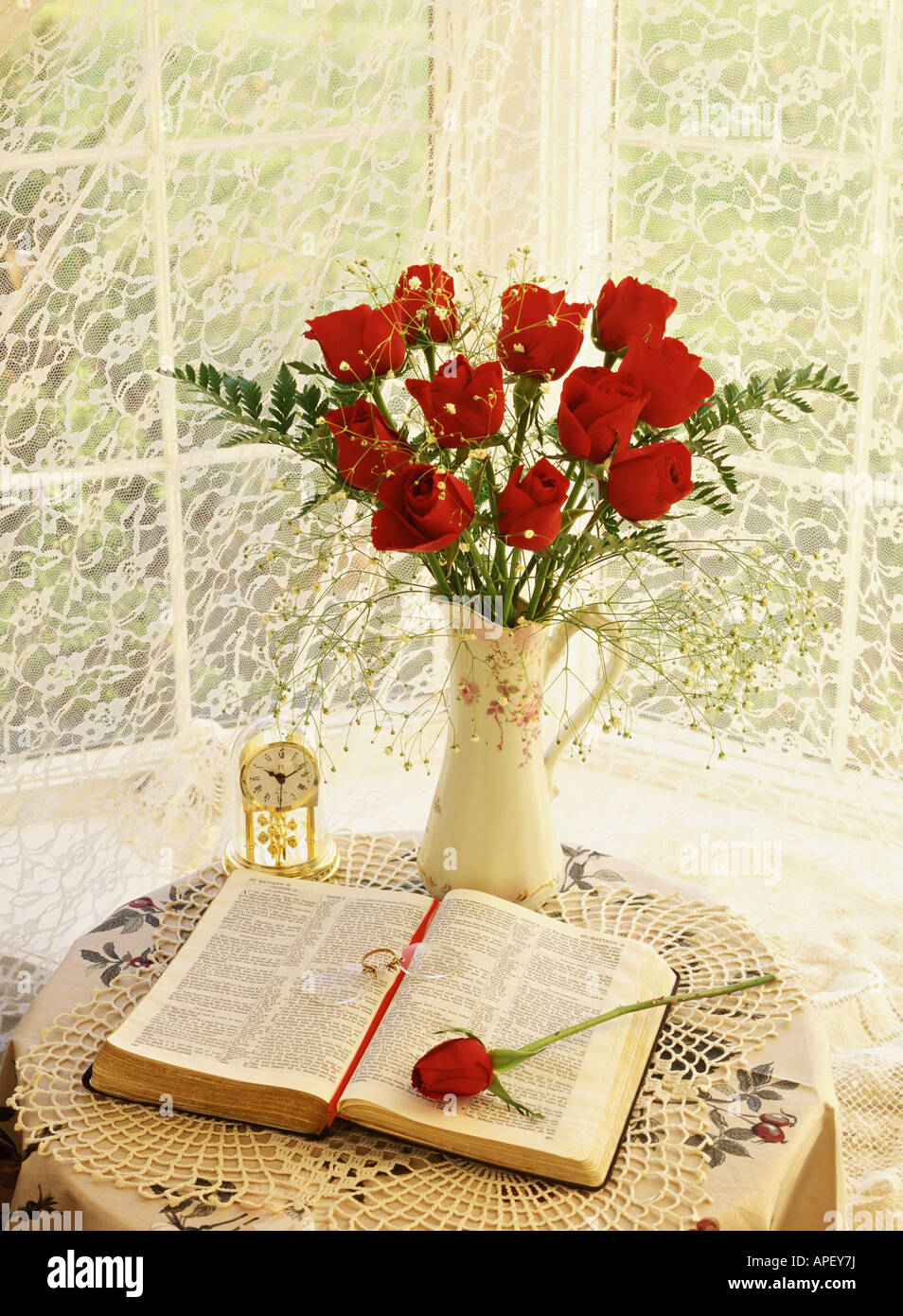 Dozen red roses hi-res stock photography and images - Alamy