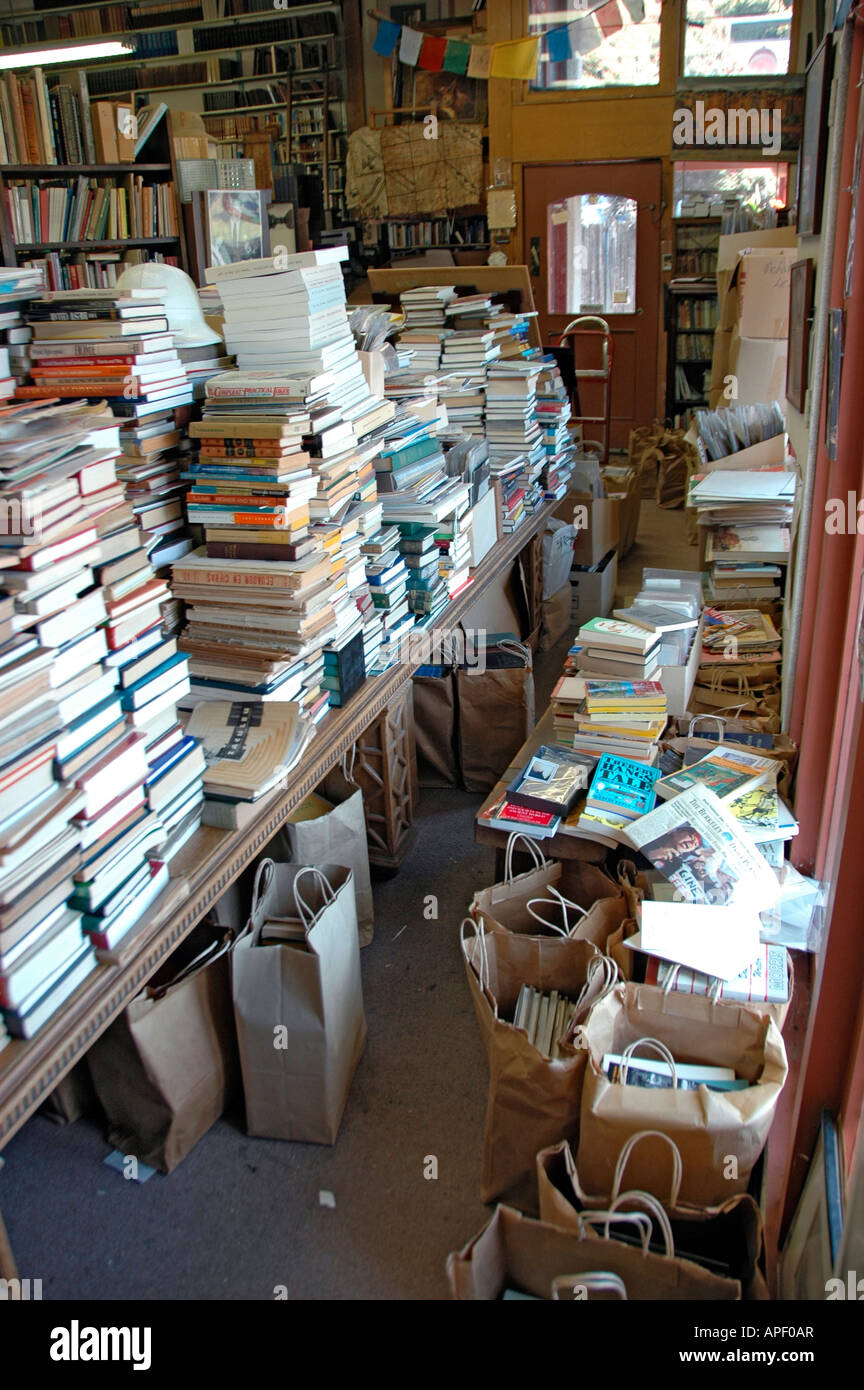 Used book store stacks for search sale in Berkeley CA Stock Photo - Alamy