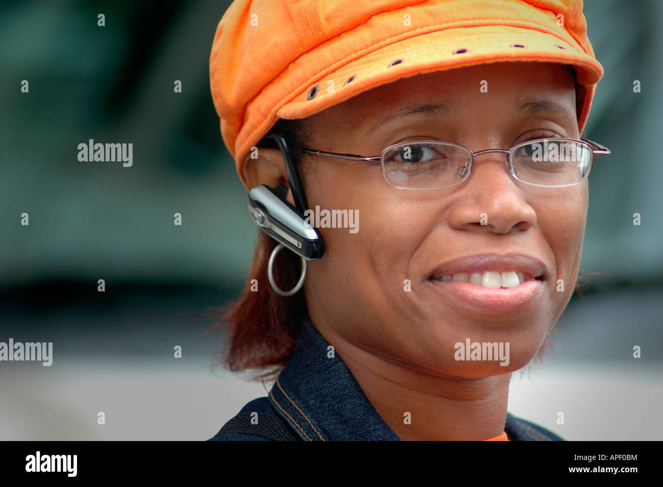 Black woman with cell phone and hat Stock Photo - Alamy