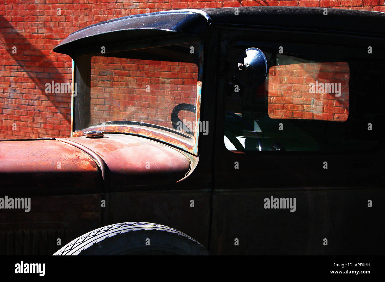 Rusted old vintage car. Ford. With brick background Stock Photo - Alamy