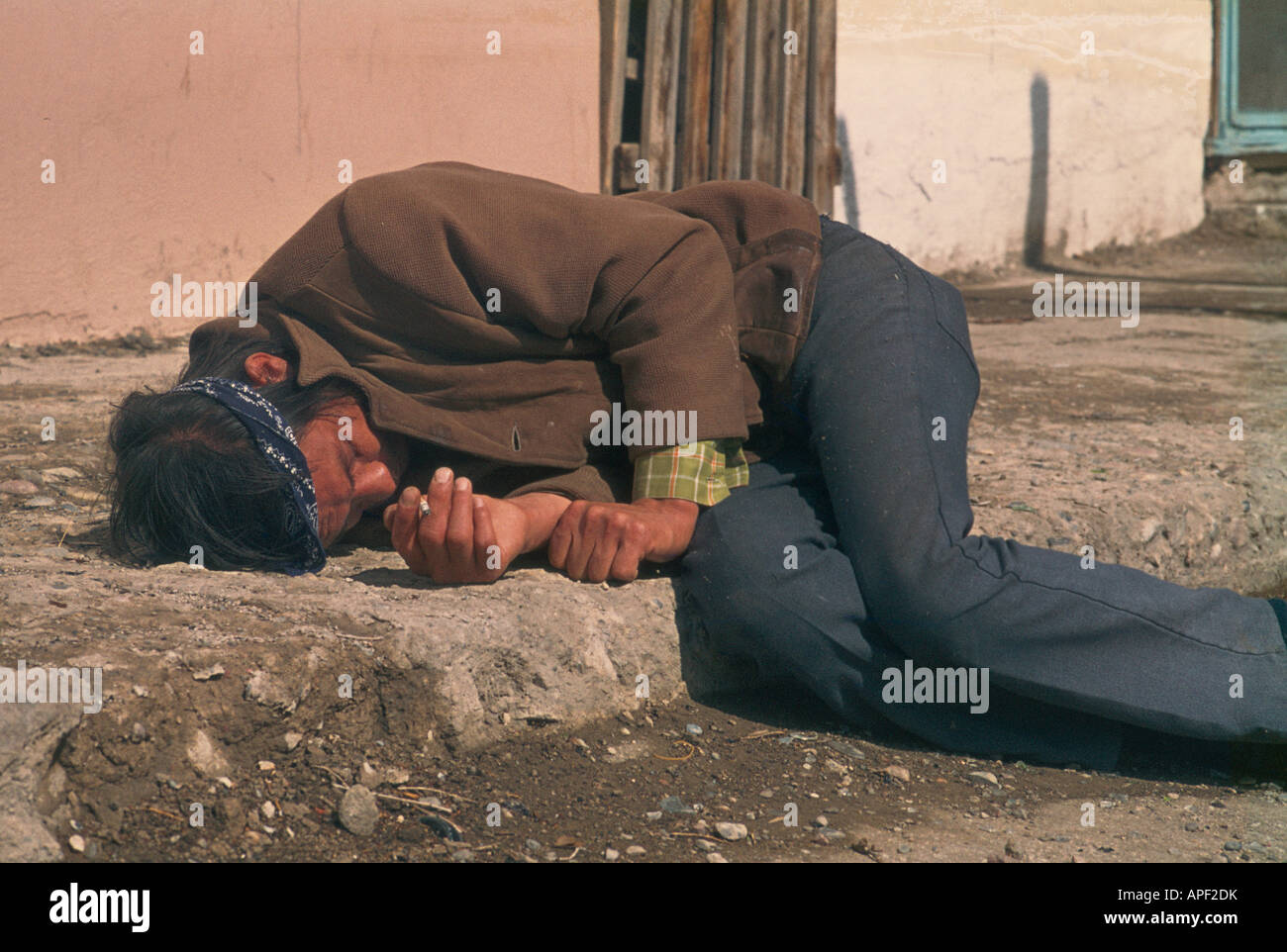 Man passed out drunk hi-res stock photography and images - Alamy