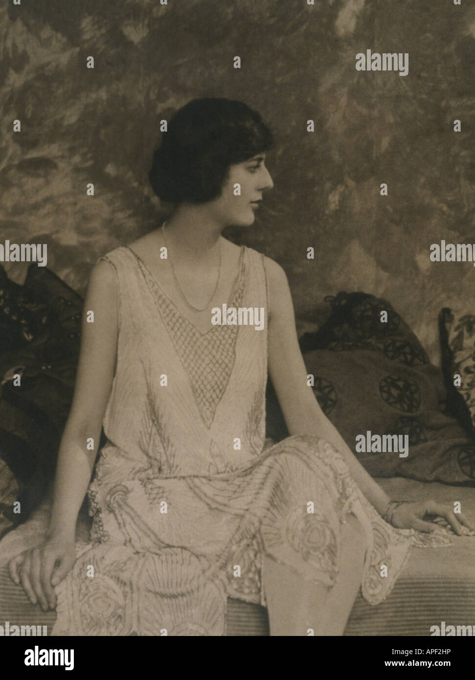 1930s portrait woman beautiful hi-res stock photography and images - Alamy