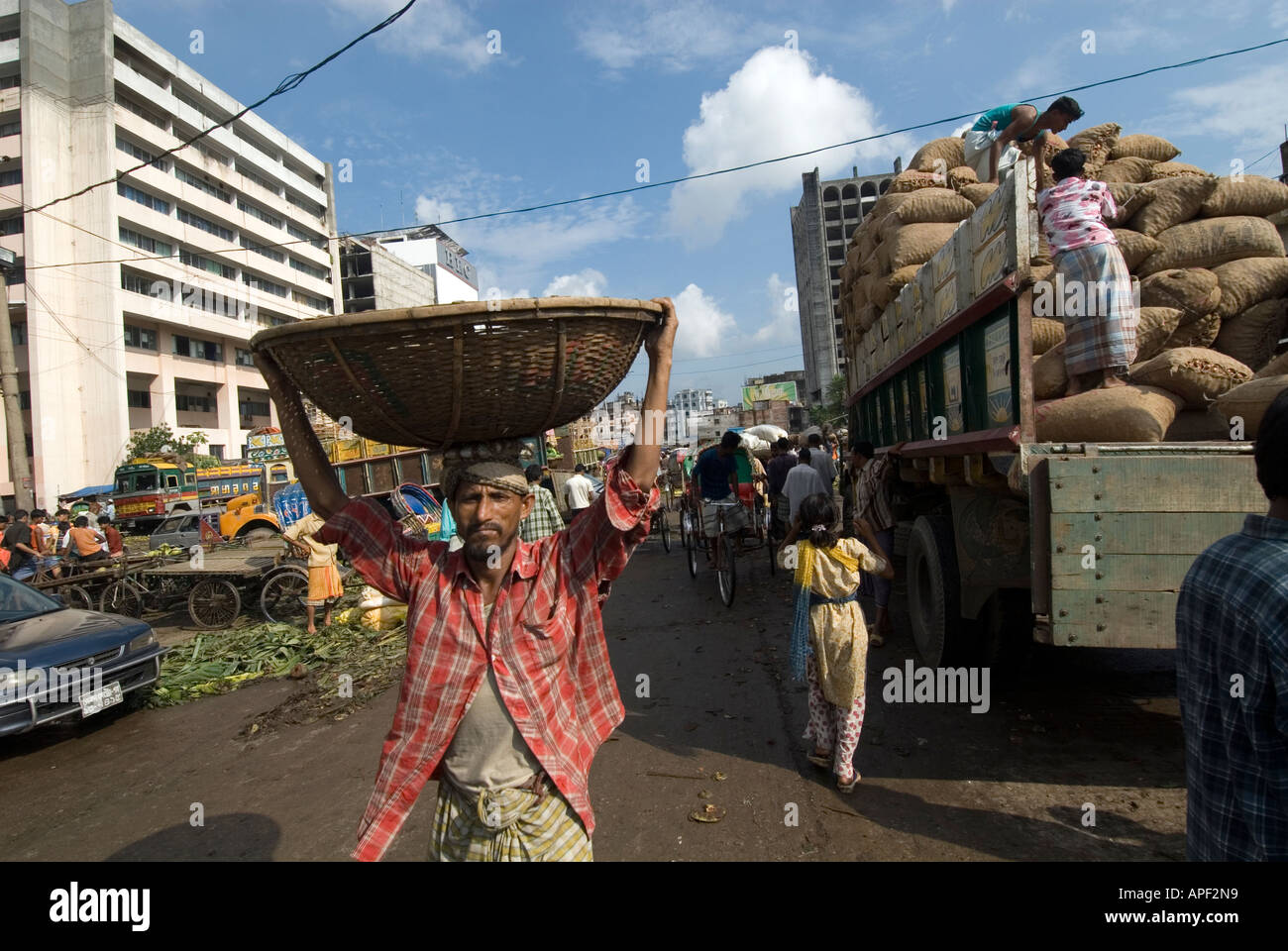 Urban poverty Dhaka Bangladesh PH Dan White Stock Photo - Alamy