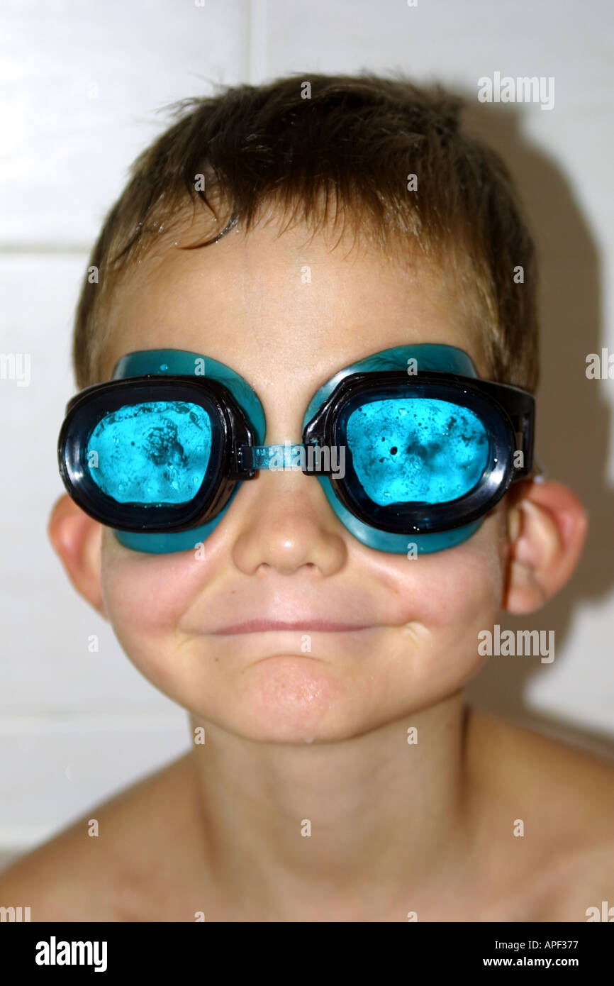 Boy years wearing diving goggles hi-res stock photography and images ...