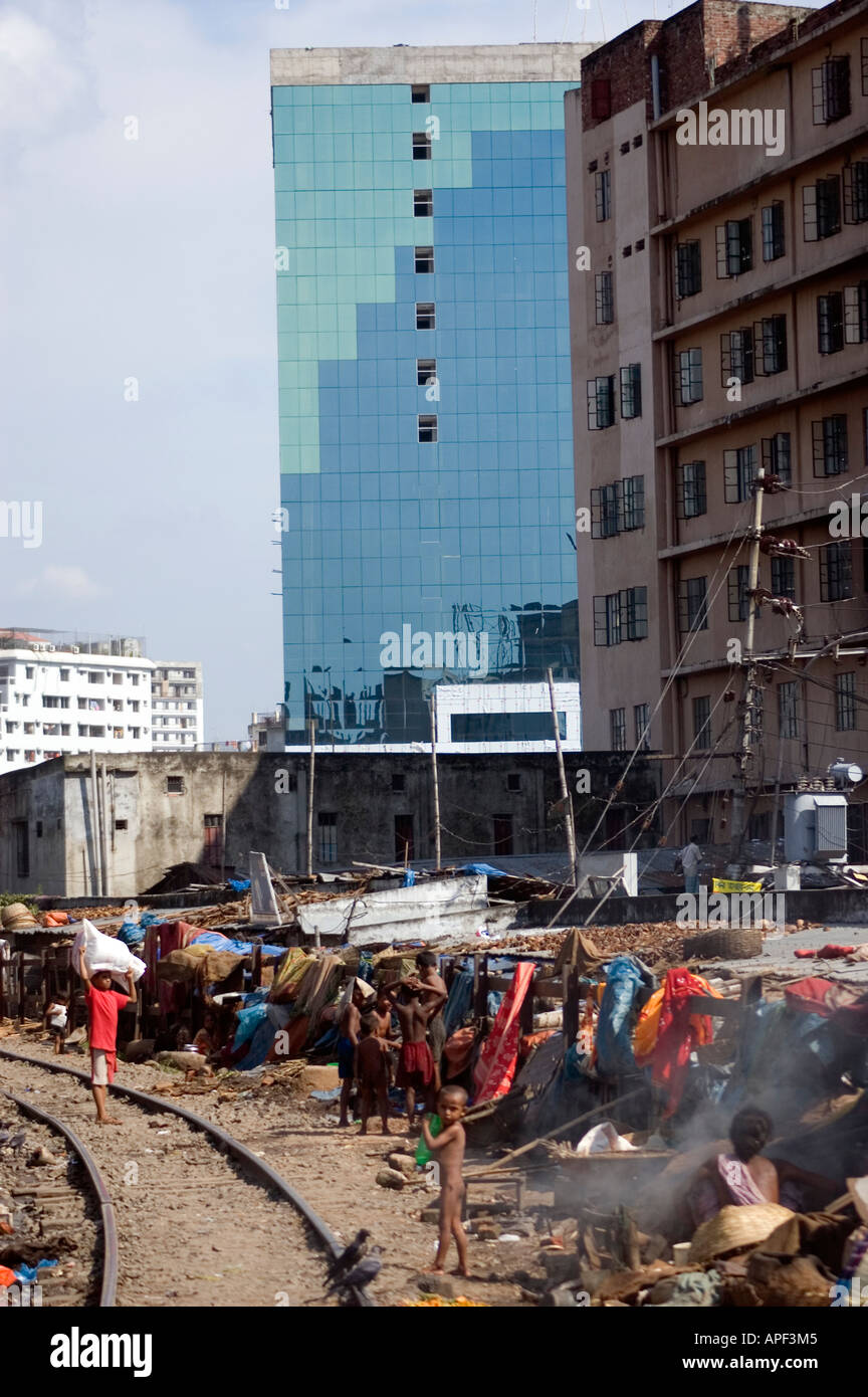 Urban poverty Dhaka Bangladesh PH Dan White Stock Photo - Alamy
