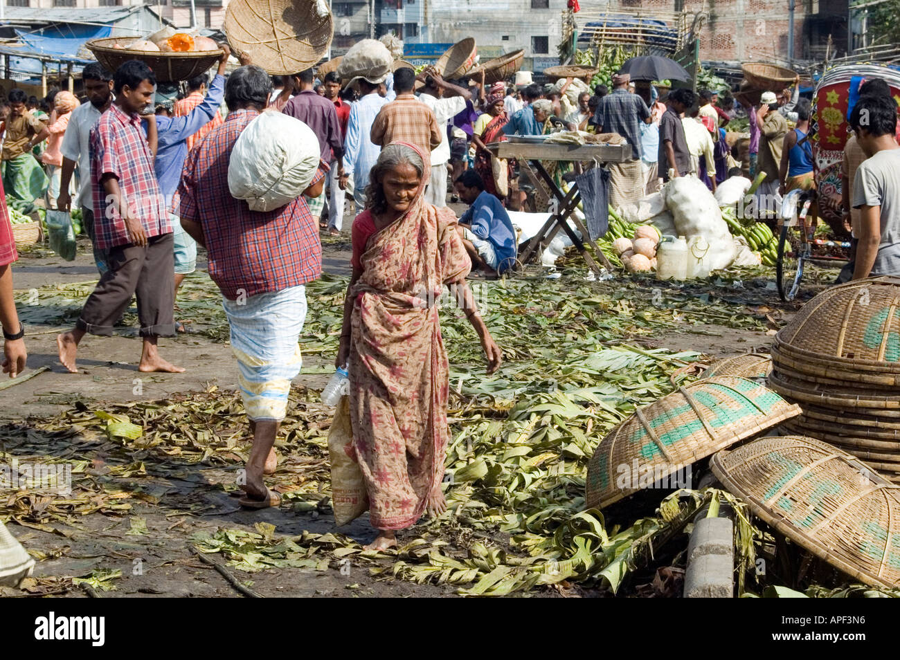 Urban poverty Dhaka Bangladesh PH Dan White Stock Photo - Alamy