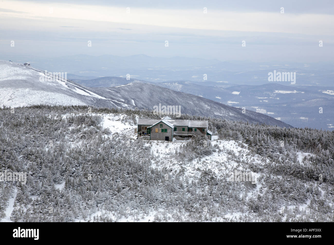 Appalachian Trail Greenleaf Hut from Greenleaf Trail during the winter ...