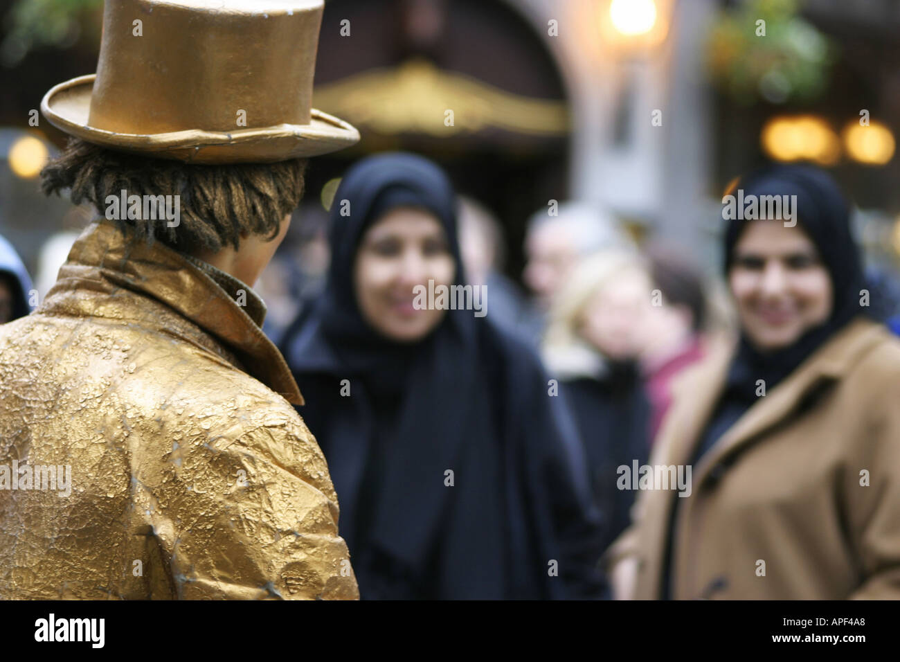 Street performer human statue gold male top hat Stock Photo - Alamy