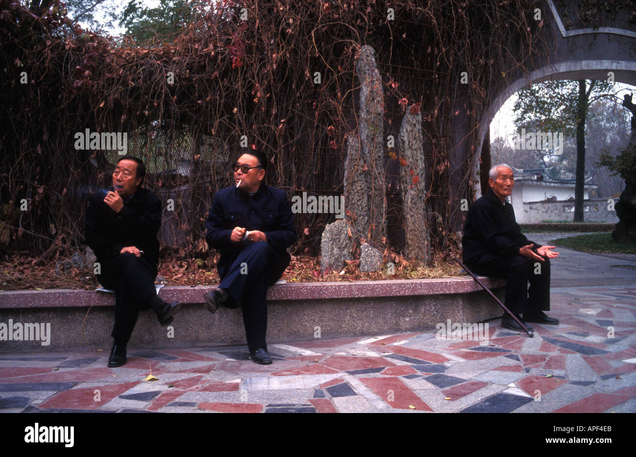 Chinese smokers hi-res stock photography and images - Alamy