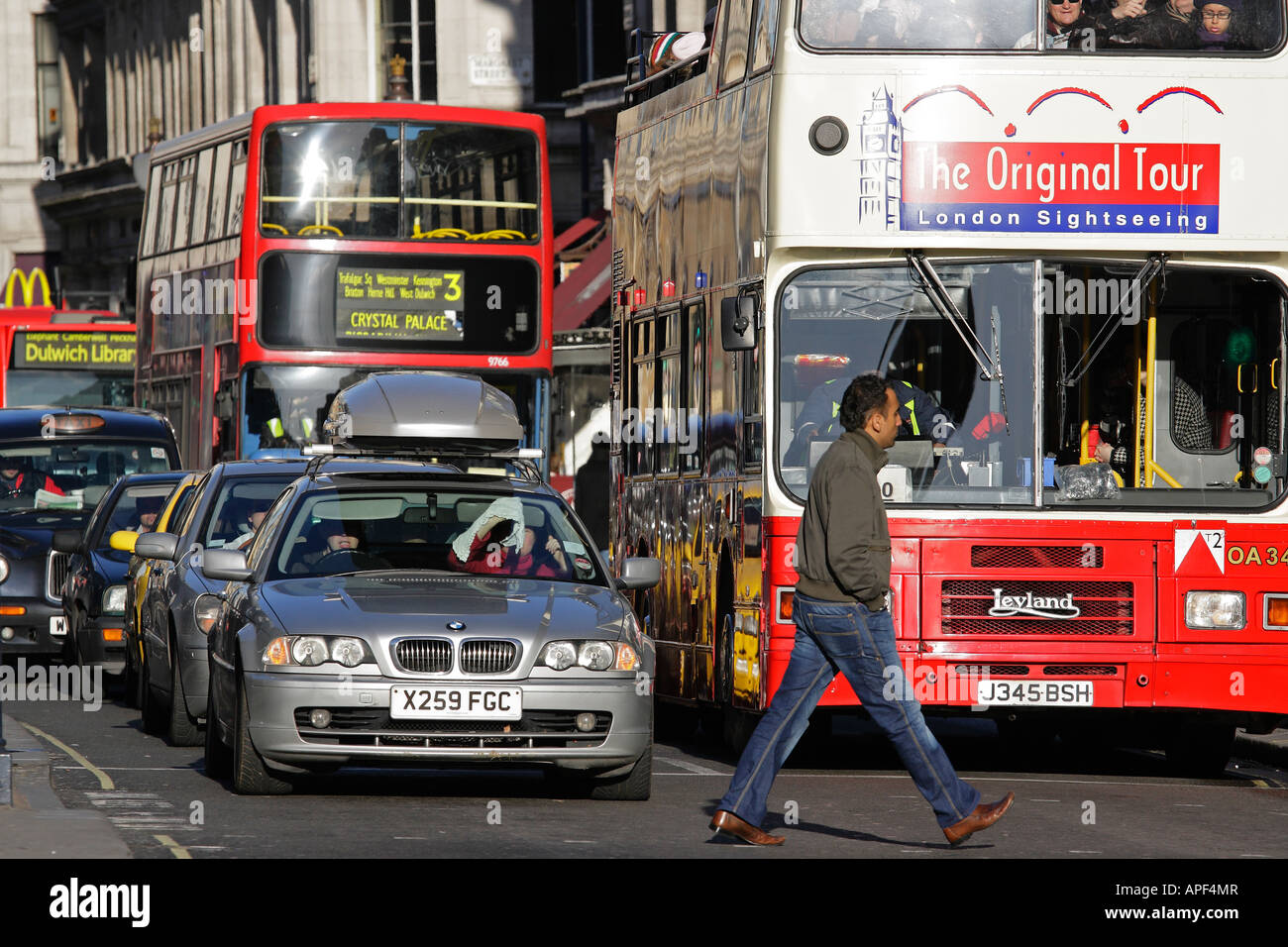London traffic congestion pedestrian hi-res stock photography and ...
