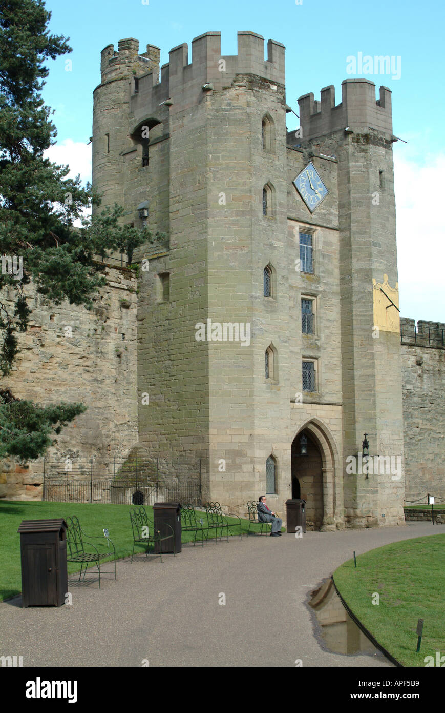 The Gatehouse from Courtyard at Warwick Castle Warwickshire England ...