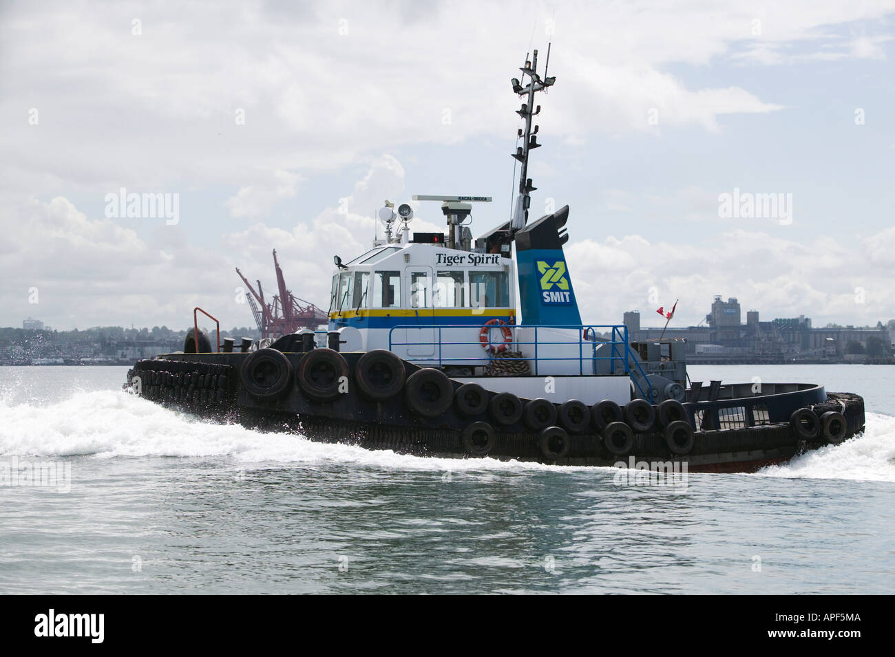 Tug Boat in Vancouver Harbour BC Canada Stock Photo - Alamy