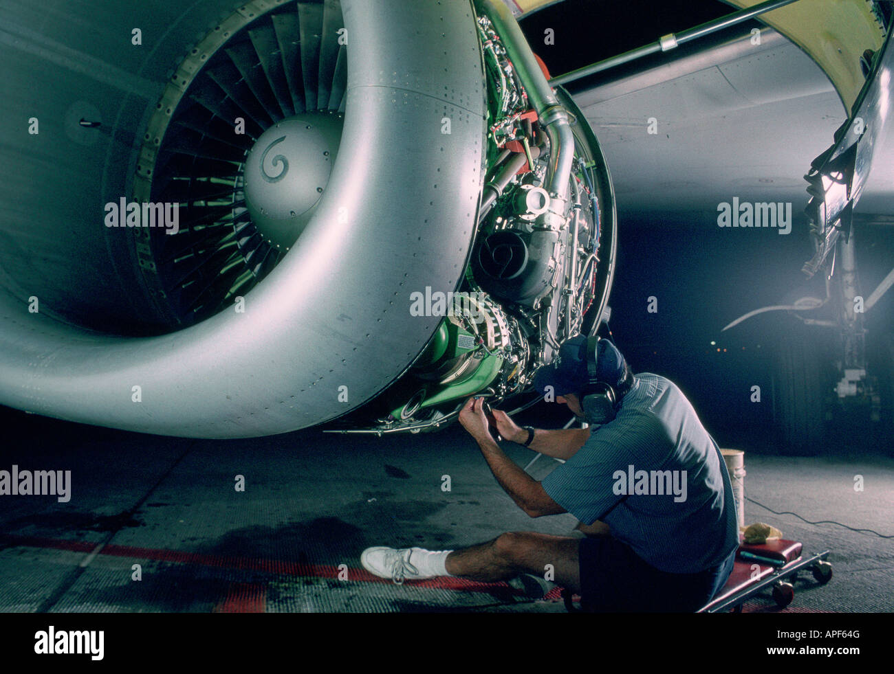 Engine of a 737 aircraft being worked on Stock Photo - Alamy