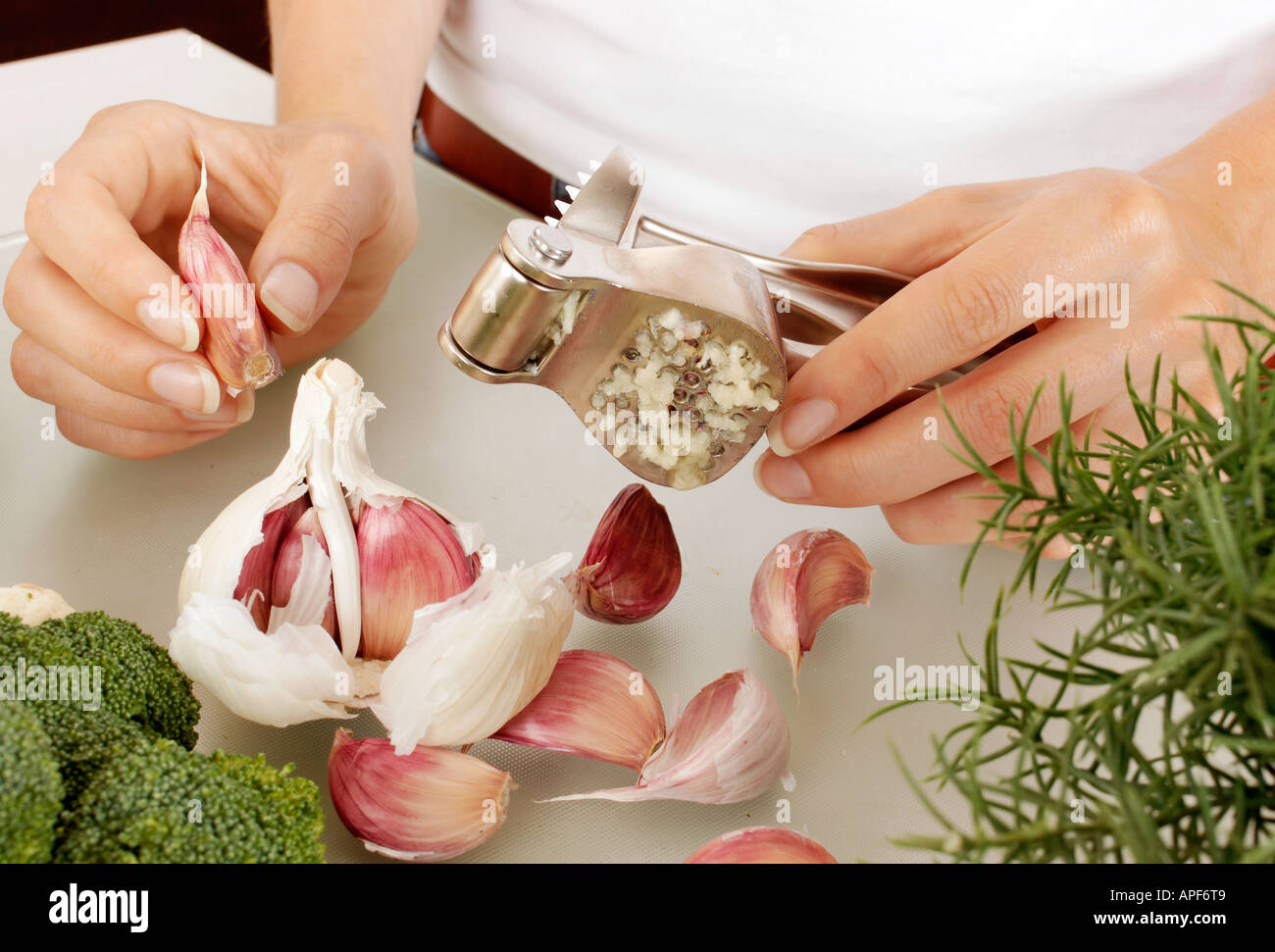 Single bulb garlic solo garlic hi-res stock photography and images - Alamy