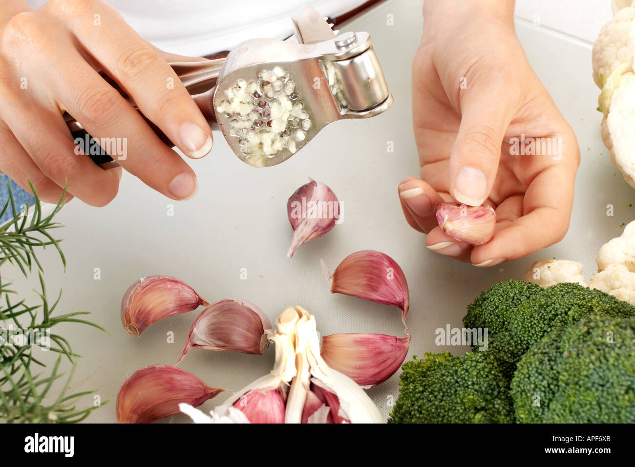 Crushing press hi-res stock photography and images - Alamy