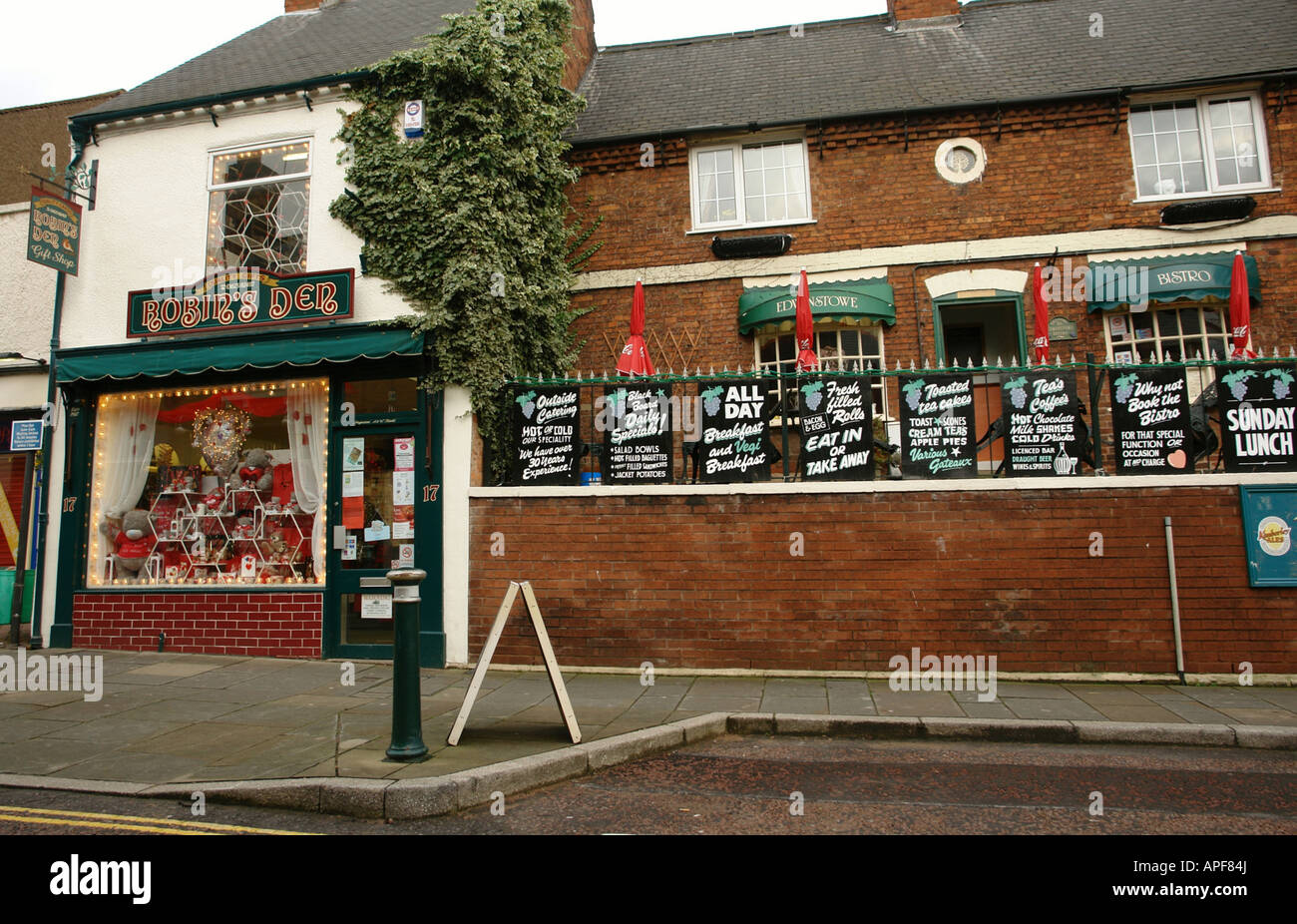 Edwinstowe village hi-res stock photography and images - Alamy