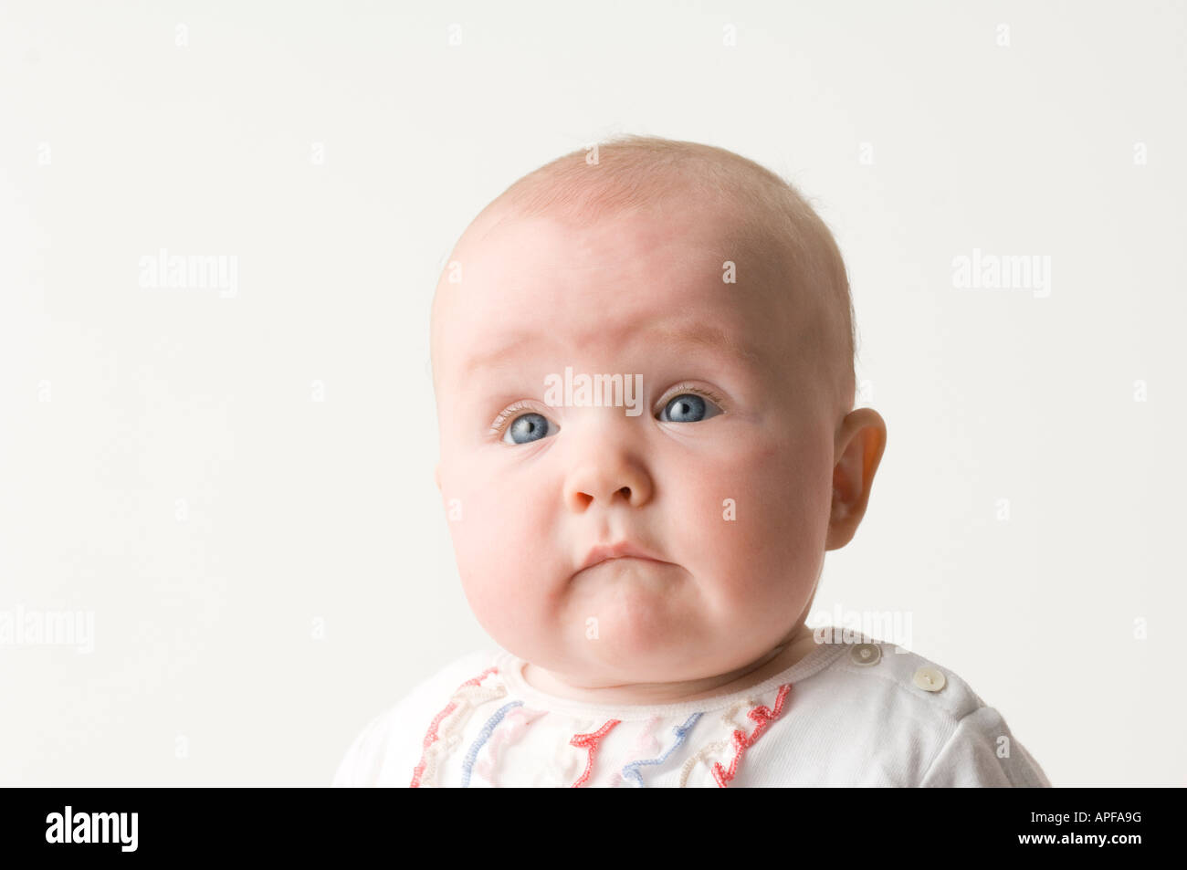 Bald head baby girl hi-res stock photography and images - Alamy