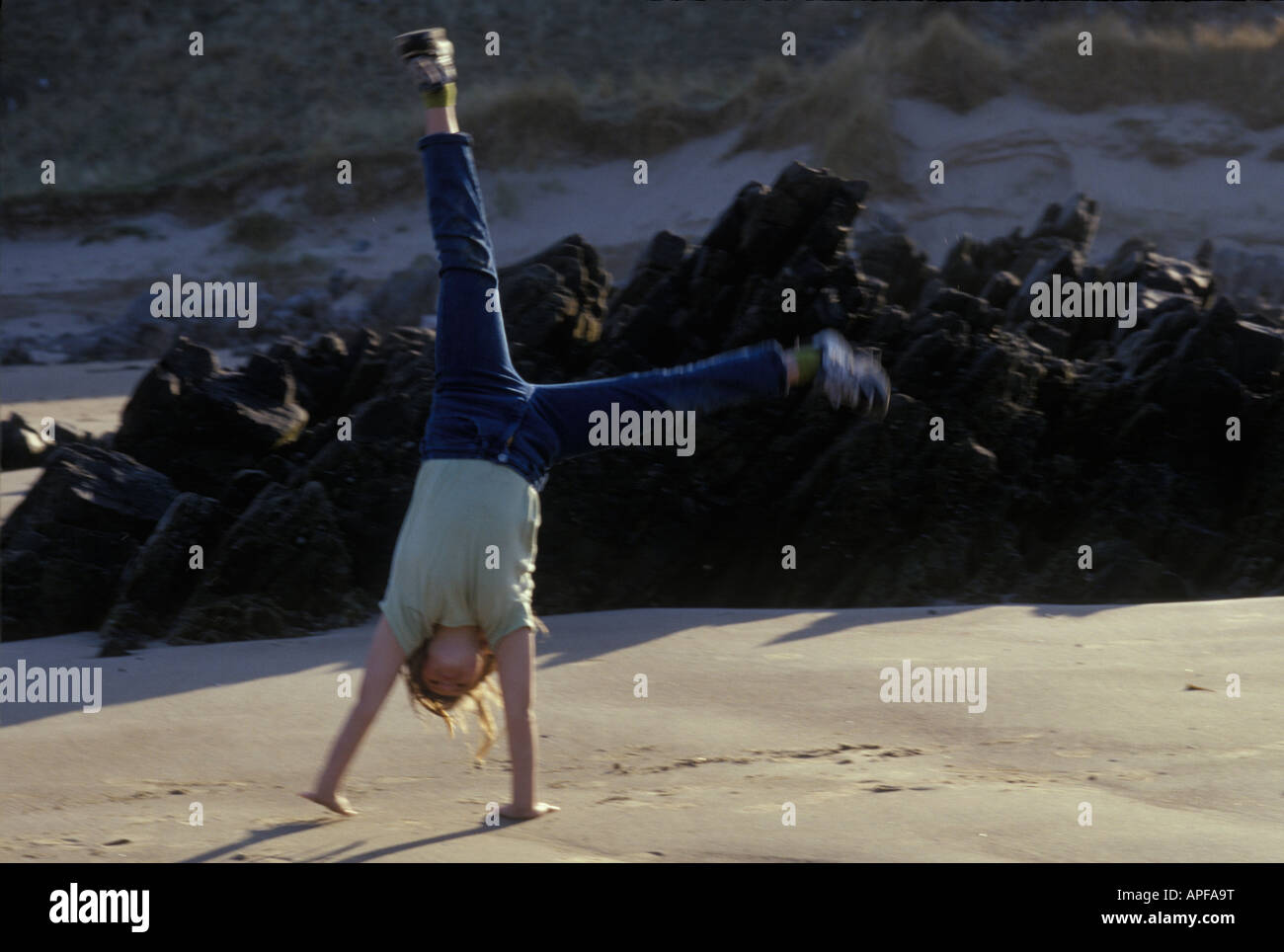 Girls doing cartwheels hi-res stock photography and images - Alamy