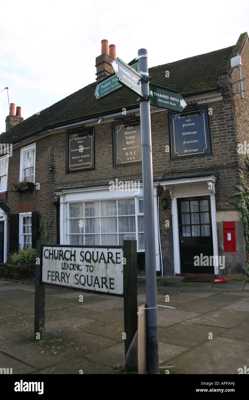 Shepperton village hi-res stock photography and images - Alamy