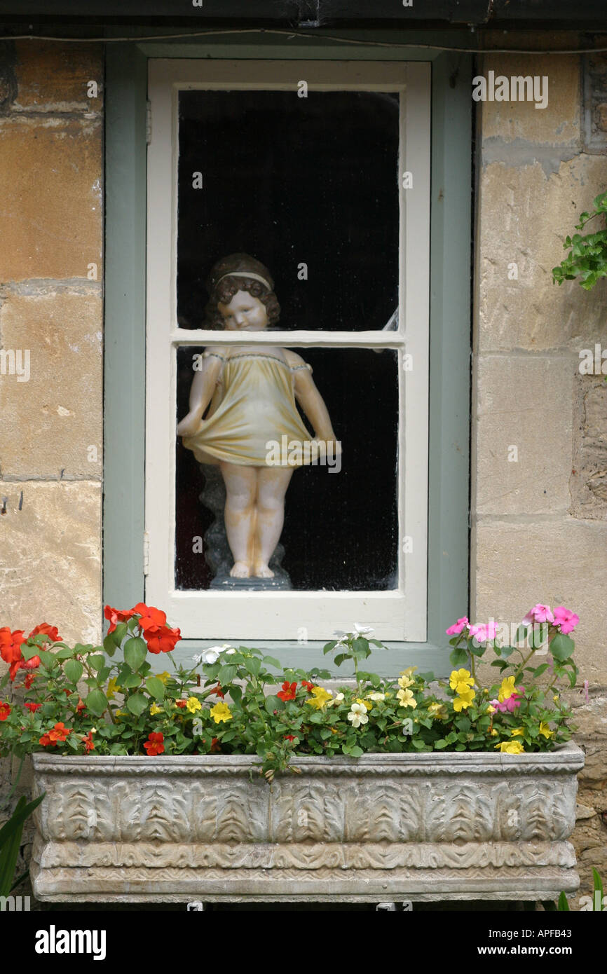 Curtsey hi-res stock photography and images - Alamy