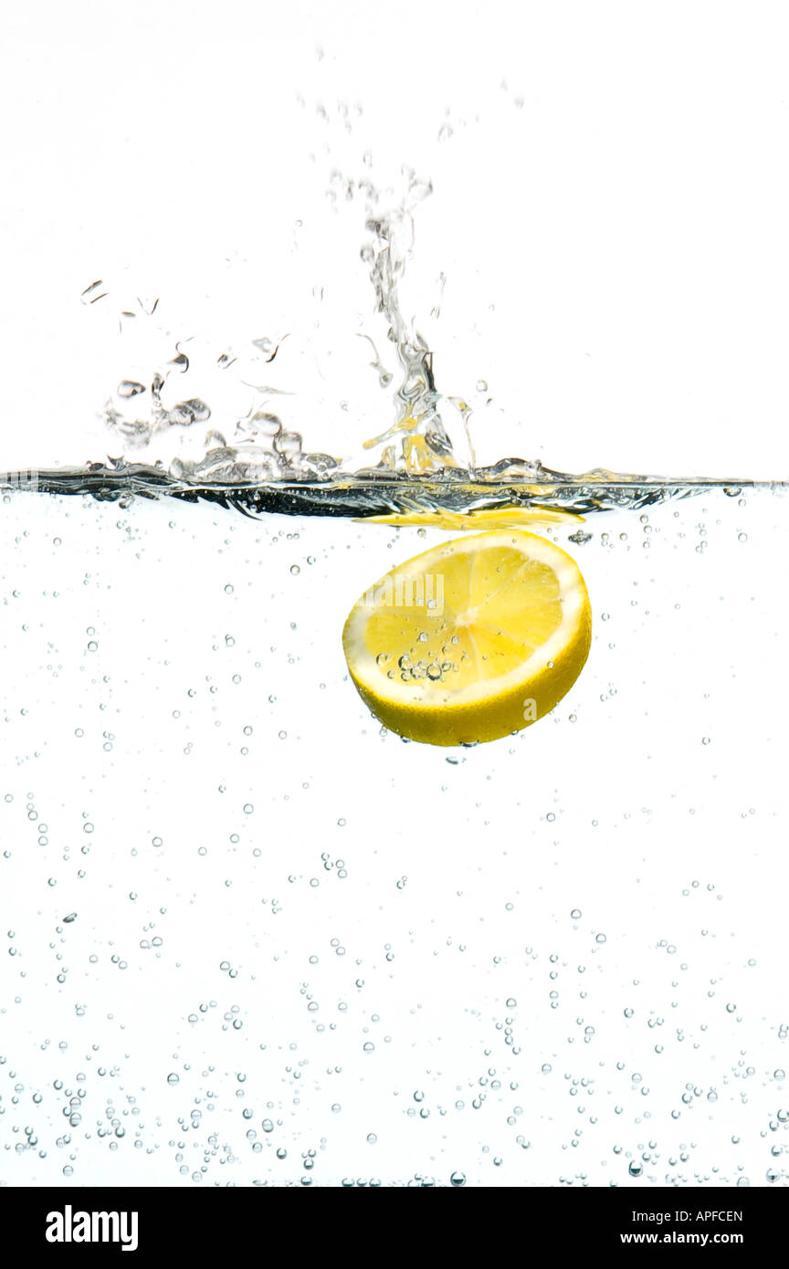 Lemon slice splash hi-res stock photography and images - Alamy