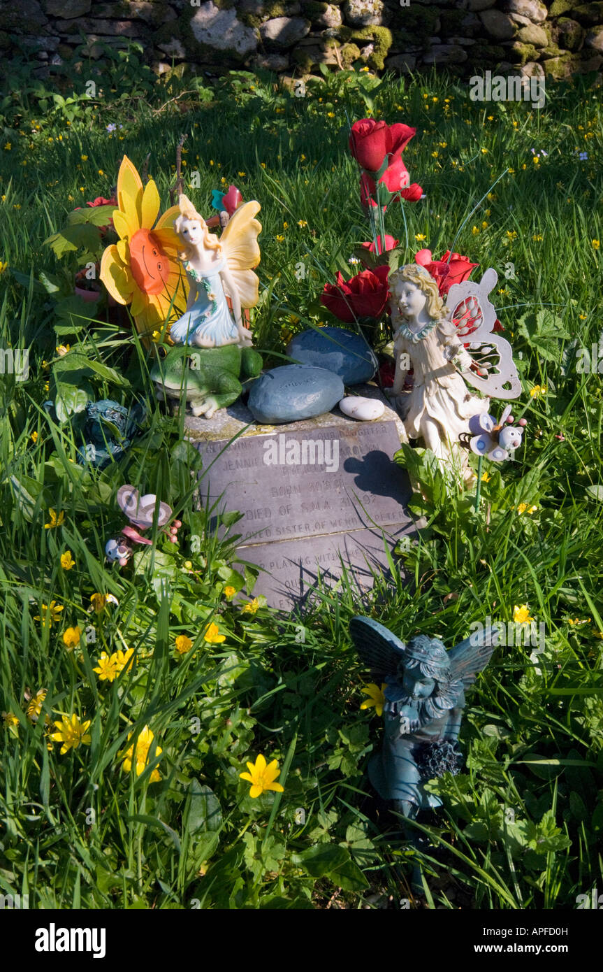 Gnomes fairies hi-res stock photography and images - Alamy