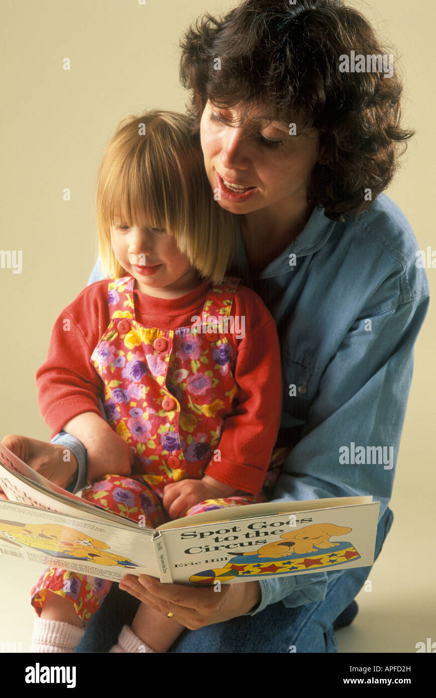 Mums and toddlers hi-res stock photography and images - Alamy