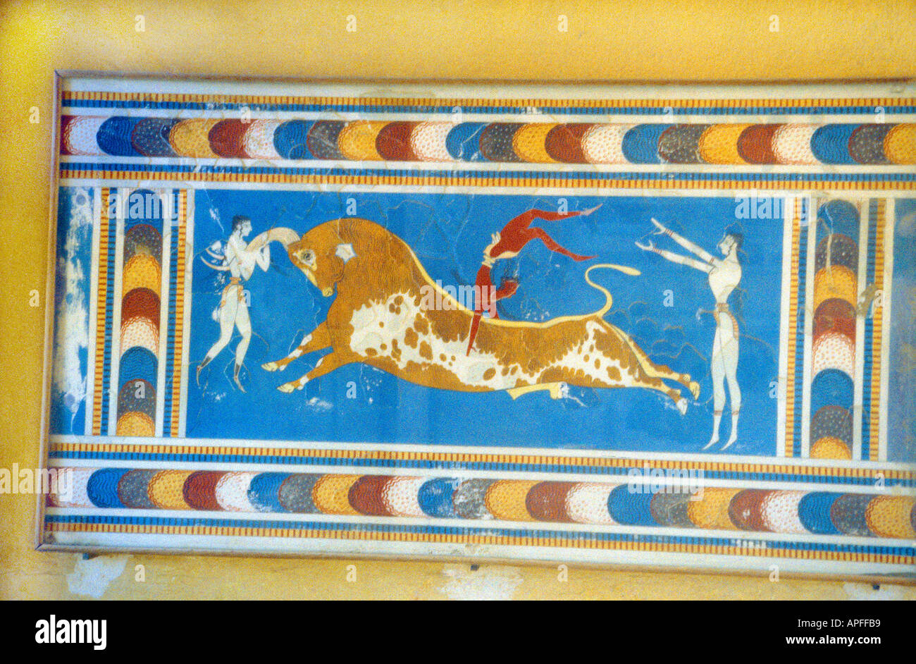 Bull leaping fresco knossos hi-res stock photography and images - Alamy