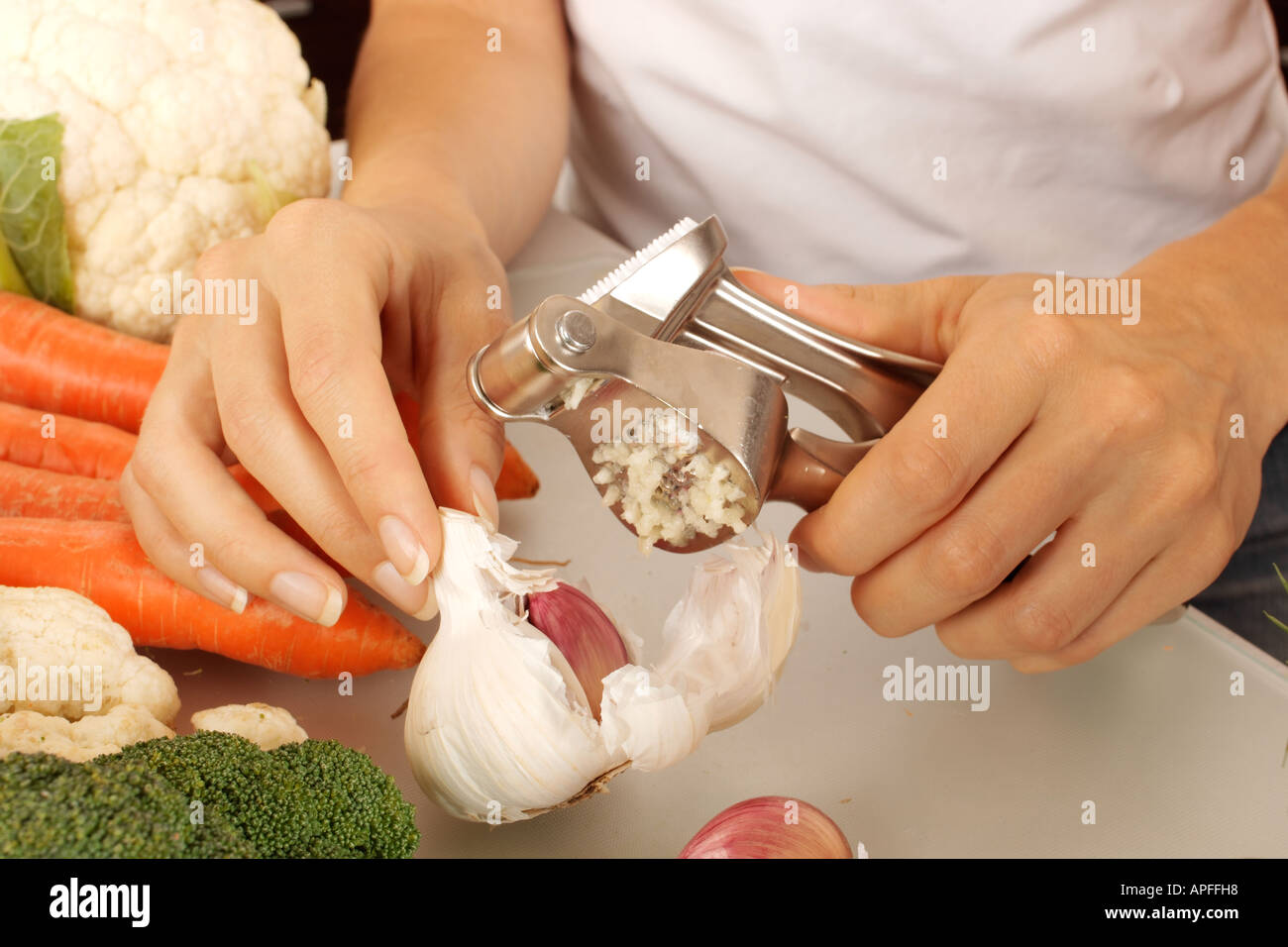 Crushing press hi-res stock photography and images - Alamy