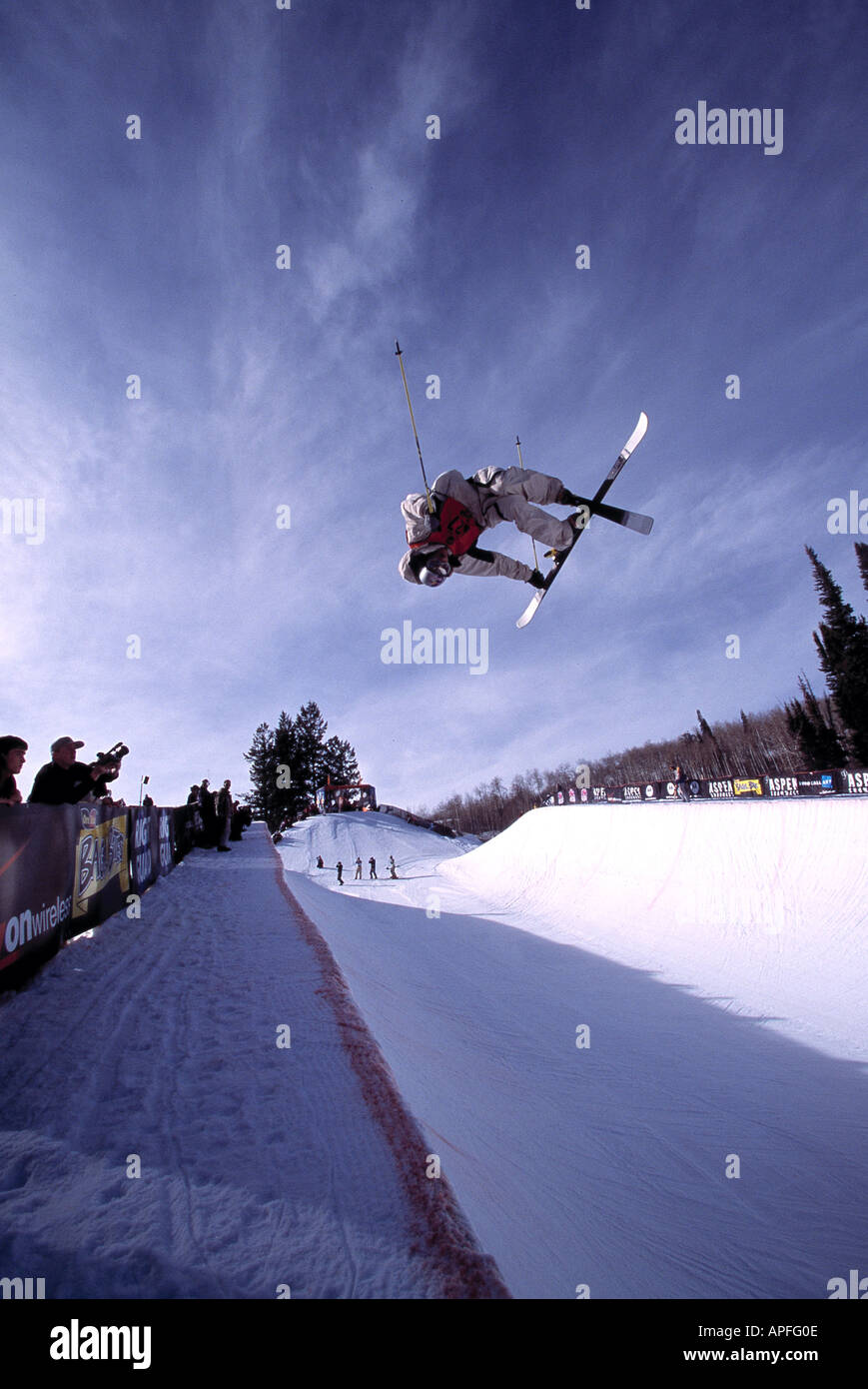 Snowboarder half pipe hi-res stock photography and images - Alamy