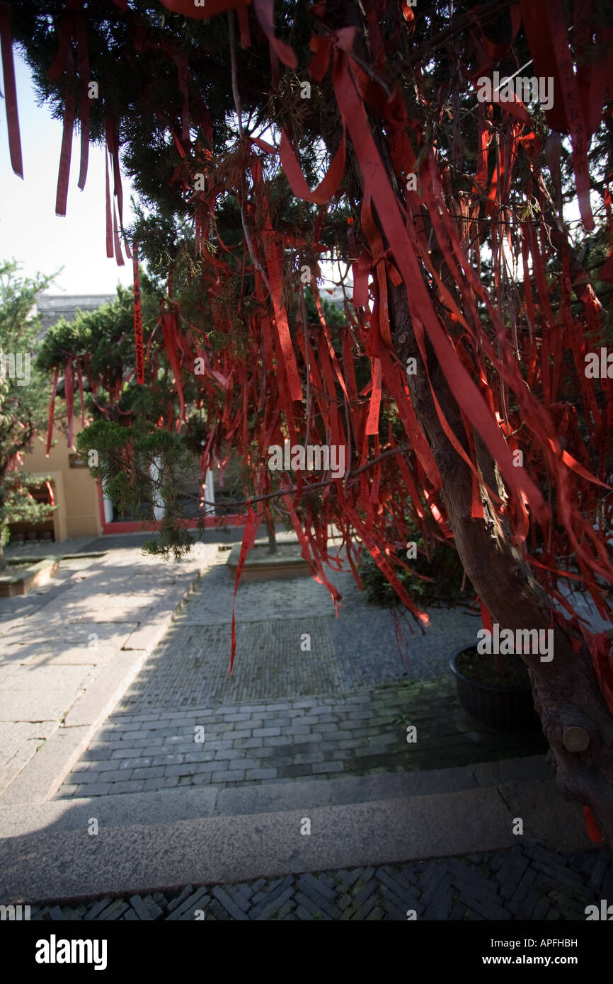 Red banners hi-res stock photography and images - Alamy
