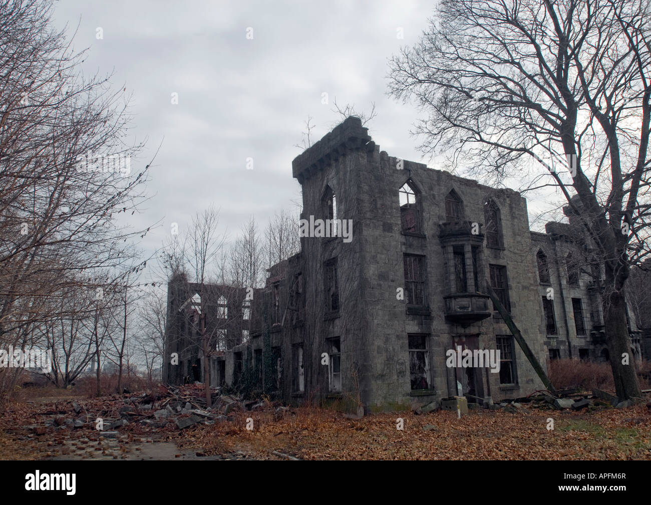 The ruins of the Smallpox Hospital on Roosevelt Island in the East ...