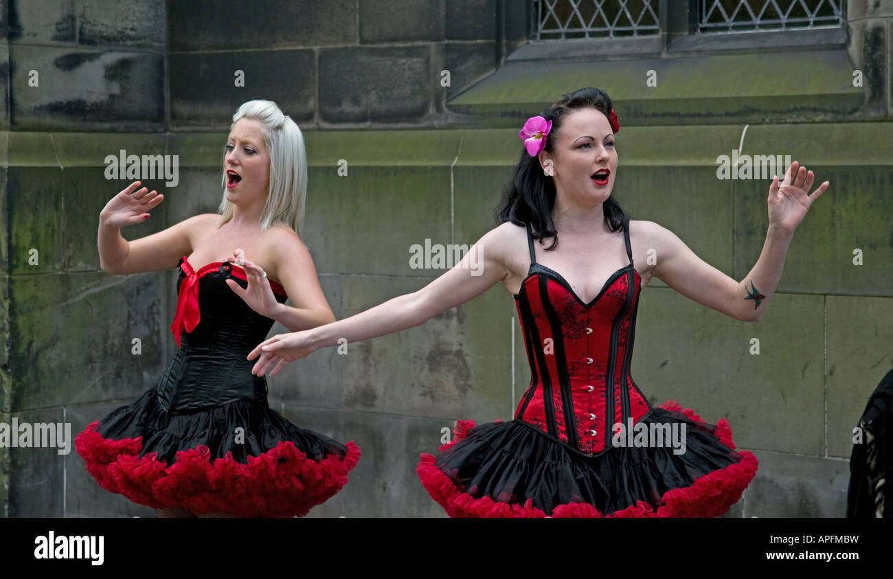Edinburgh Fringe Festival, two female street performers sing opera ...
