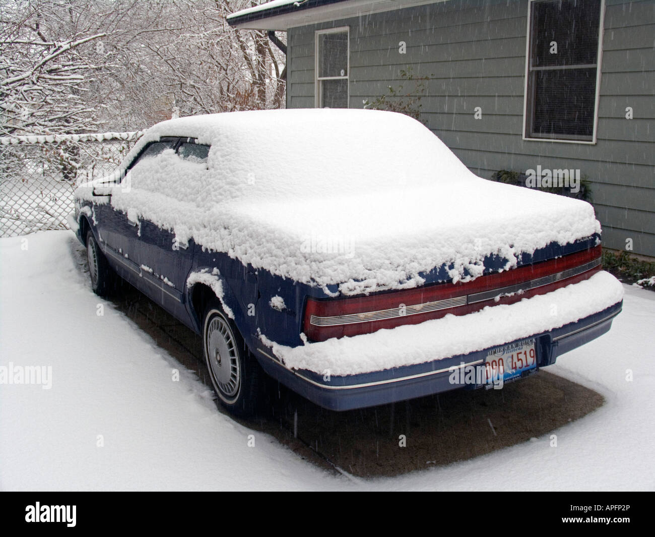 Snow covered motor car midwest Illinois USA Stock Photo - Alamy